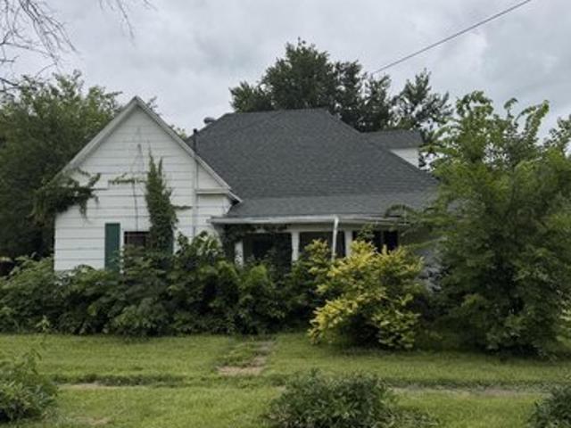 401 W Smith St, Sturgeon, MO 65284