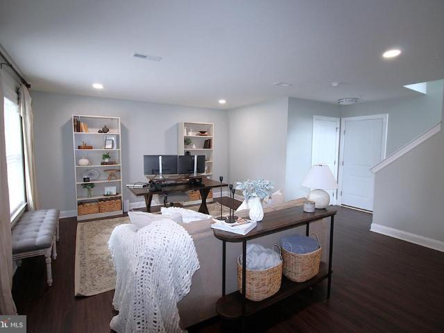 401 W Spruce