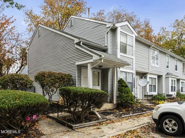 401 Woodlake Manor Dr, Lakewood, NJ 08701