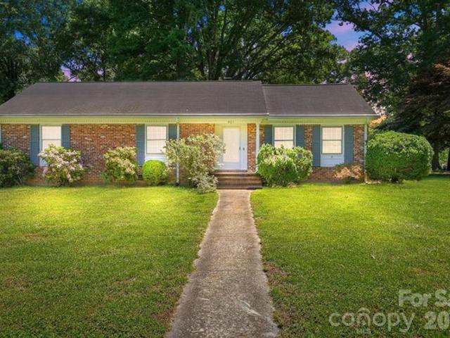 401 White Oaks Dr, Salisbury, NC 28147