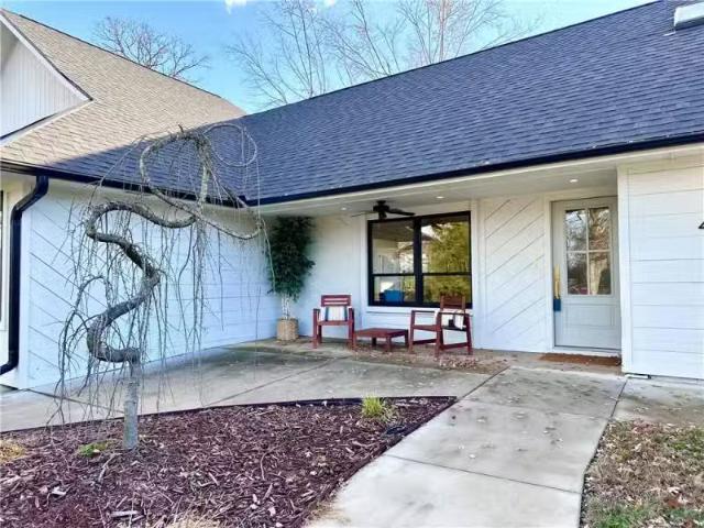 401 TRAILS END LN, BENTONVILLE, AR 72712 Single Family Residen.