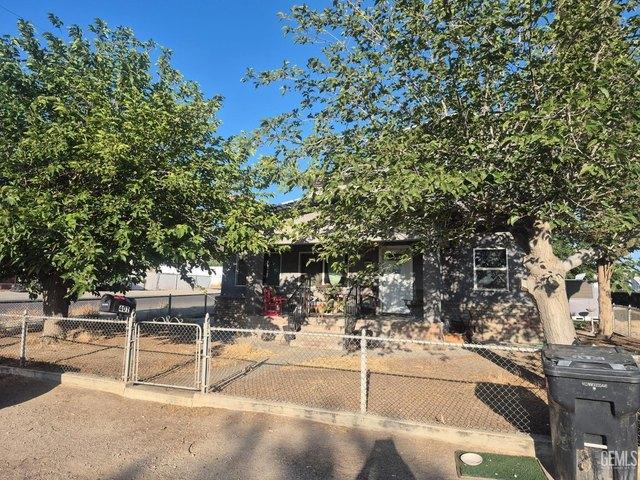 401 Van Buren St, Taft, CA 93268