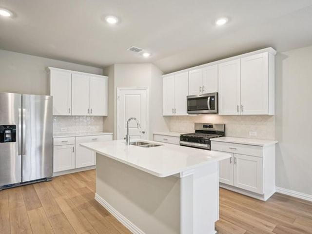 4024 Palestine Dr, Farmersville, TX 75442