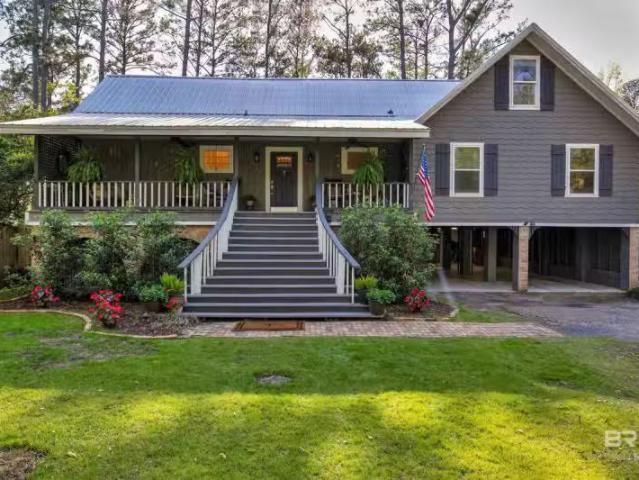 4024 PERCH POINT DR, MOBILE, AL 36605 Single Family Residence.