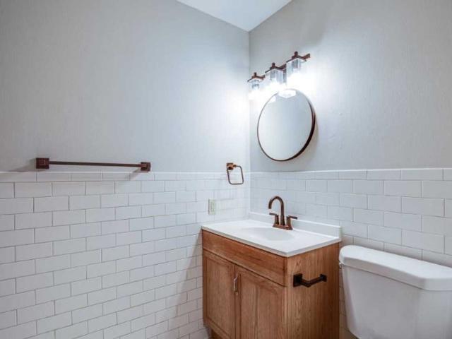 4024 37th Ave. N Windsor Court 2 Bedroom Apartment for Rent at 4024 37th Ave N, Robbinsdale, MN 55422