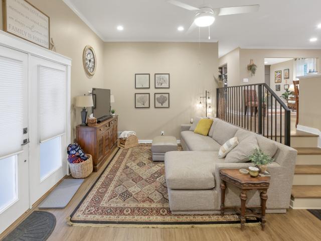 4025 Lake Pkwy