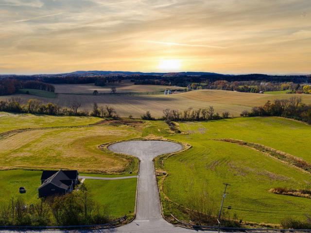 4025 Rolling Meadow Ct, York, PA 17408 | MLS #PAYK2092 | Compass