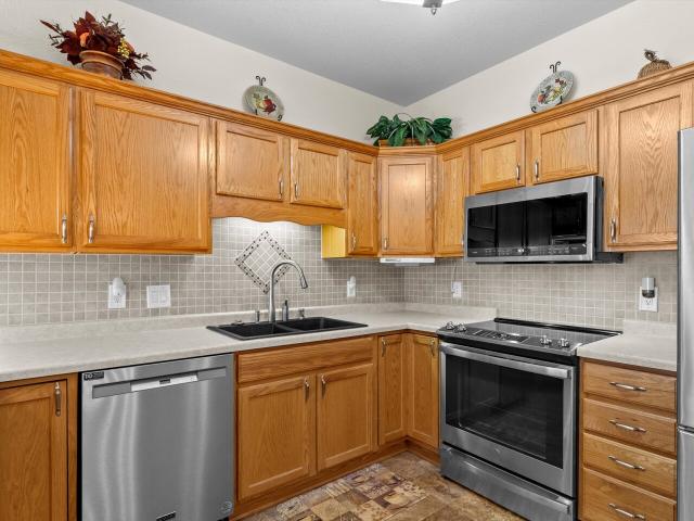 4026 Hazelnut Ct, Sheboygan, WI 53081 | MLS #1946