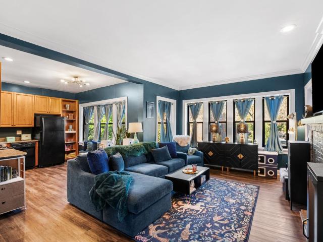 4027 N Southport Avenue # 2