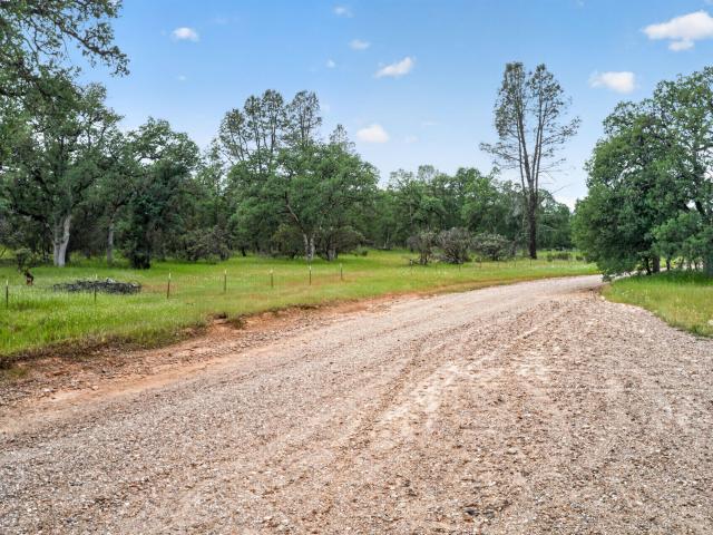 4027 2 Feathers Road