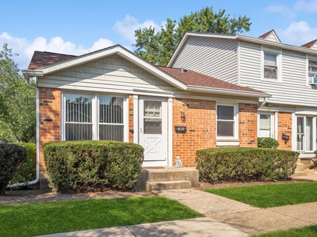 4028 Oxford Ct, Streamwood, IL 60107