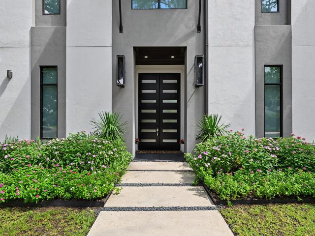 4028 Essex Lane