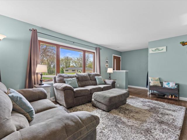 4028 Woodview Dr