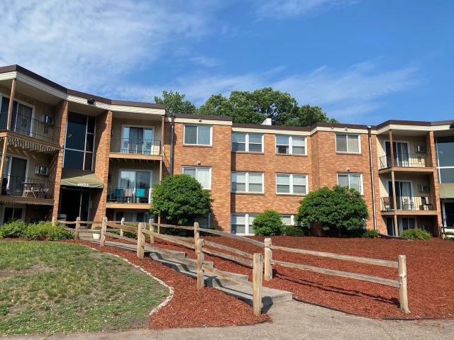 4028 37th Ave. N Windsor Court 2 Bedroom Apartment for Rent at 4028 37th Ave N, Robbinsdale, MN 55422
