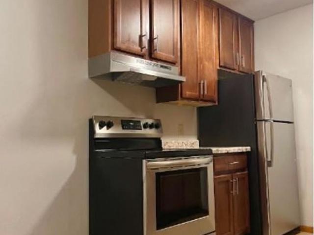 4028 37th Ave. N Windsor Court 2 Bedroom Apartment for Rent at 4028 37th Ave N, Robbinsdale, MN 55422