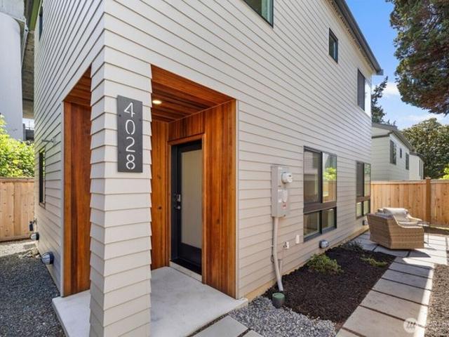 4028 5th Ave NE, Seattle, WA 98105