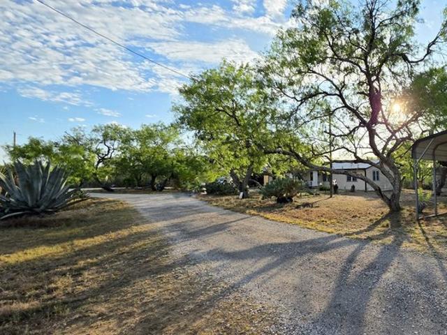 4029 County Road 117, Floresville, TX 78114