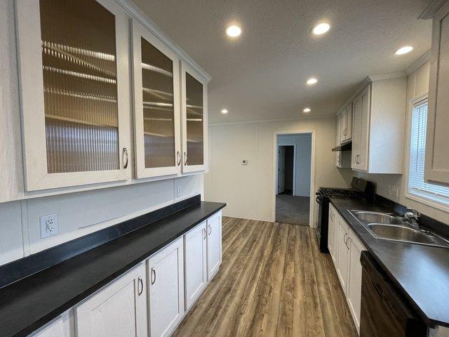 40203 N Tothill Cir, Sterling Heights, MI 48310
