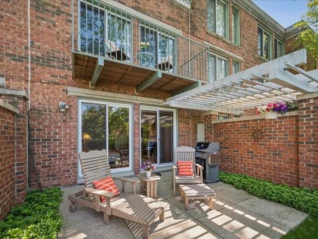 4020 Arbor Ln, Northfield, IL 60093