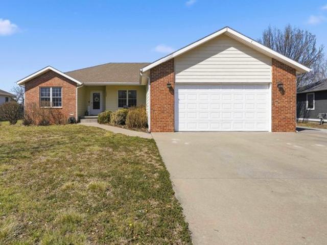 4020 Bald Eagle Dr, Manhattan, KS 66502