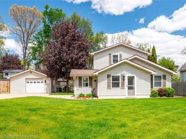 4020 Totem Ln, Waterford Township, MI 48328