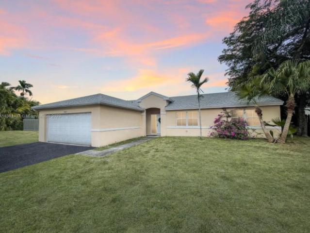 4021 70th Ter SW, Davie, FL 33314