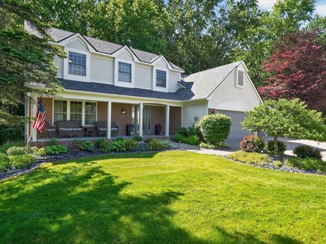 4022 Dun Rovin Ct, Commerce Township, MI 48382