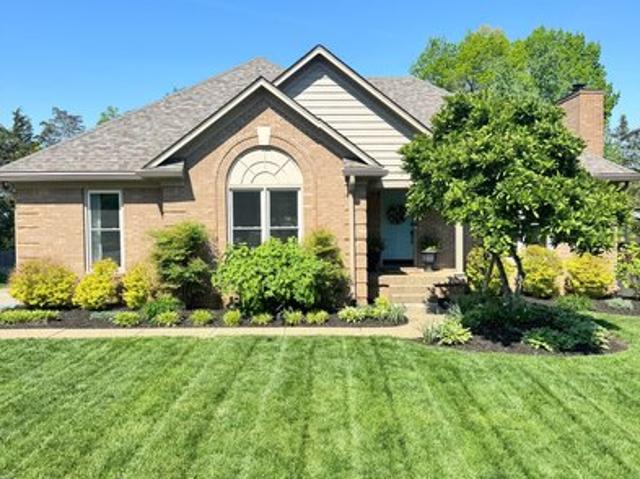 4022 Saratoga Woods Dr, Louisville, KY 40299