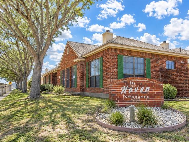 4022 Wood River Drive 5D