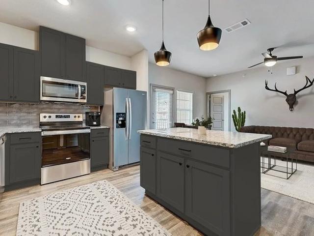 4023 N Main St, Cleburne, TX 76033
