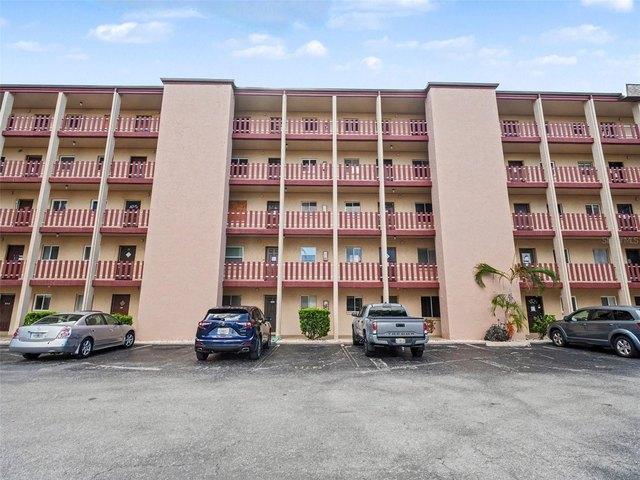 4023 Lake Bayshore Dr Unit 112, Bradenton, FL 34205