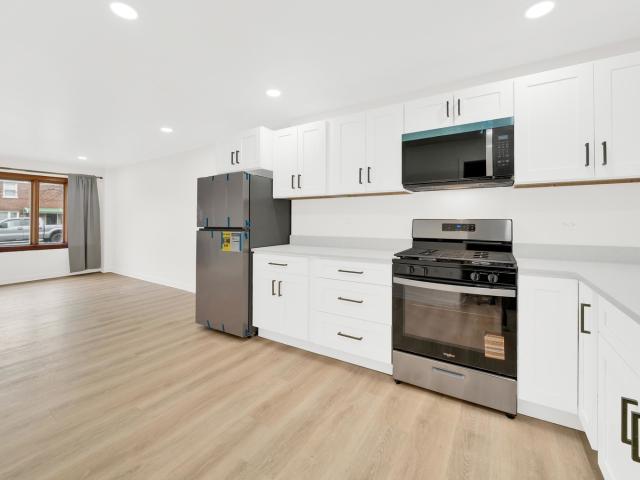 4023 W 58th Place