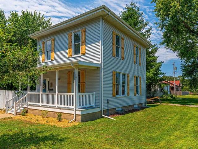 402 3rd St, Lincoln, IL 62656