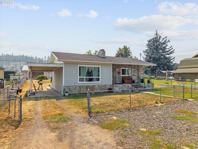 402 3rd St, Wallowa, OR 97885
