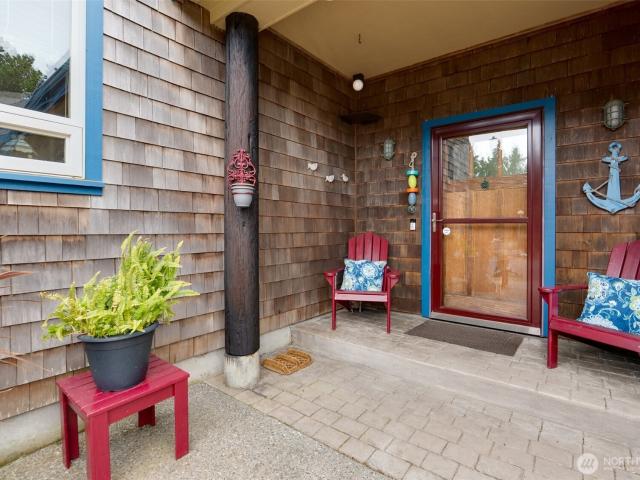 402 17th St SW, Long Beach, WA 98631 | Compass