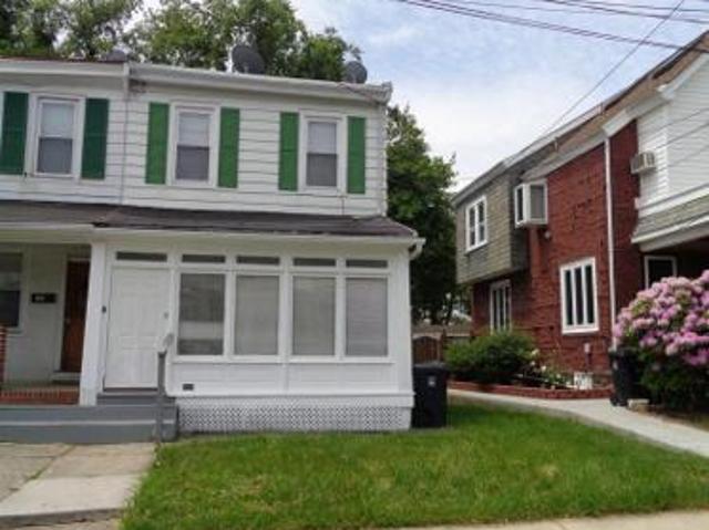 402 35th St, Wilmington, DE 19802