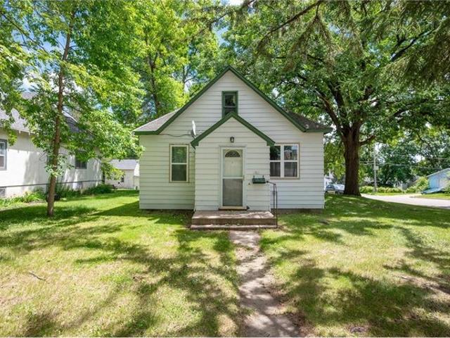 402 7th St NE, Staples, MN 56479