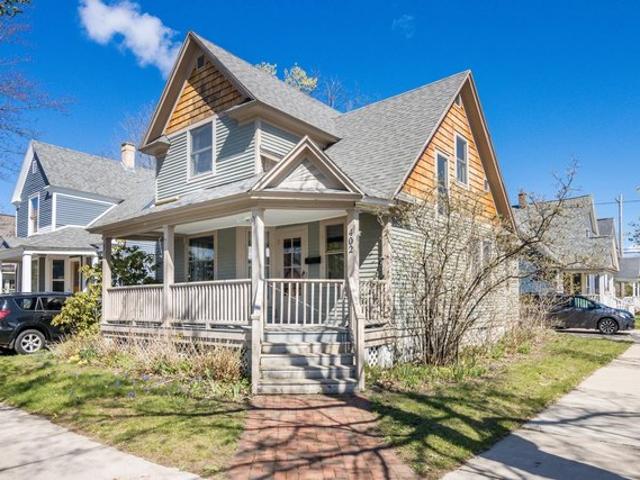 402 7th St, Traverse City, MI 49684