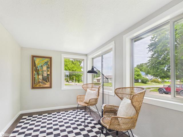 402 4th Avenue W