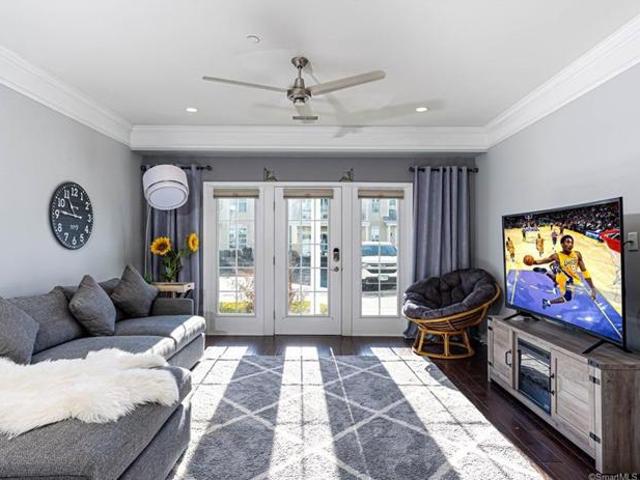 402 Center Meadow Ln #402 Danbury, CT 06810