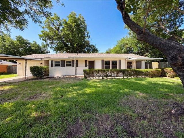 402 Childers Ave, Benbrook, TX 76126