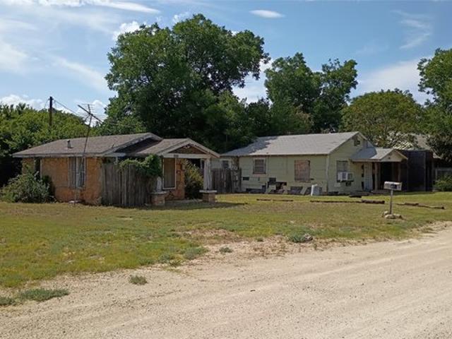 402 and 406 Elm St, Clyde, TX 79510