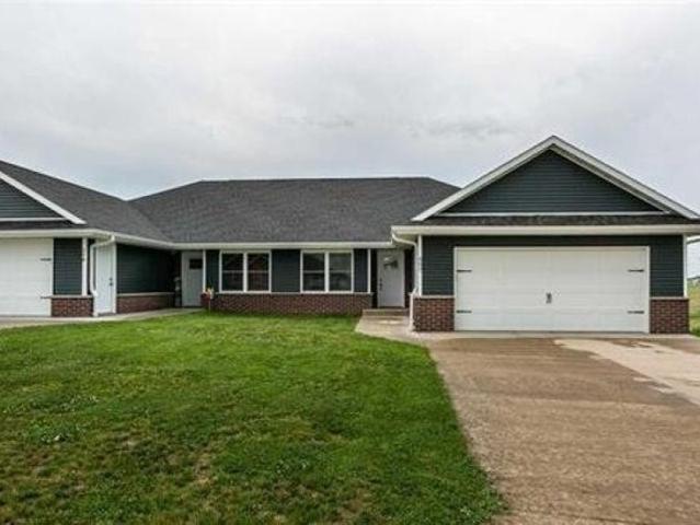 402 Angela Jean Cir, Peosta, IA 52068
