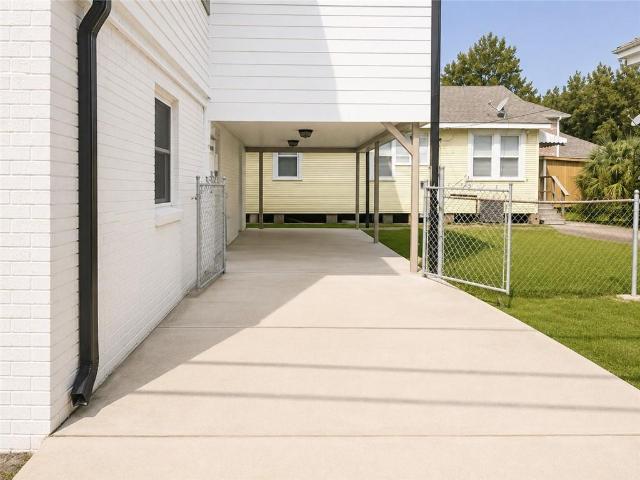 402 Aris Avenue