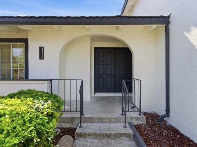 402 Avenida Arboles