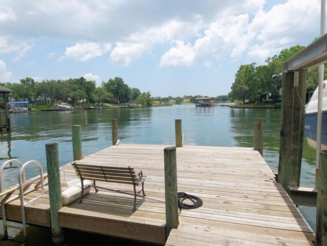 402 Barataria Ln, Fort Walton Beach, FL 32547