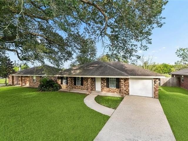 402 Barton Ave, Luling, LA 70070