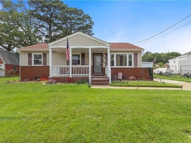 402 Bertha Ln, Portsmouth, VA 23701