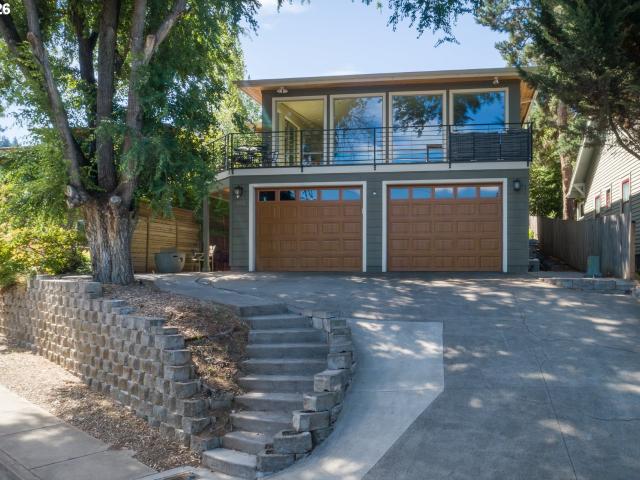 402 Bluff RD