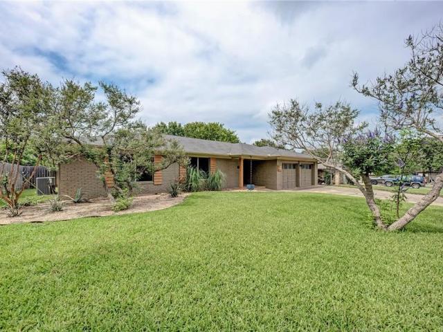 402 Greenwood Dr